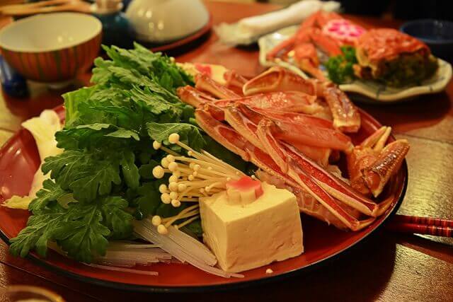 カニ鍋の具材に肉の旨味が絡み合う!満足度が上がる変わりダネも紹介